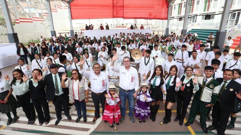 Ministro de Educación inaugura Escuela Bicentenario 1255 Walter Peñaloza Ramella en Ate | Radio ...